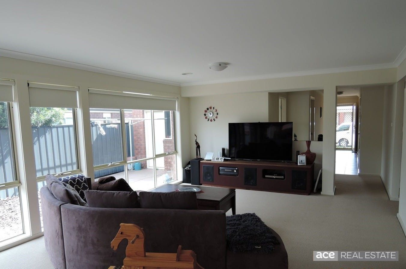 7 Dexter Grove, Point Cook VIC 3030 - House For Rent - $490 | Domain