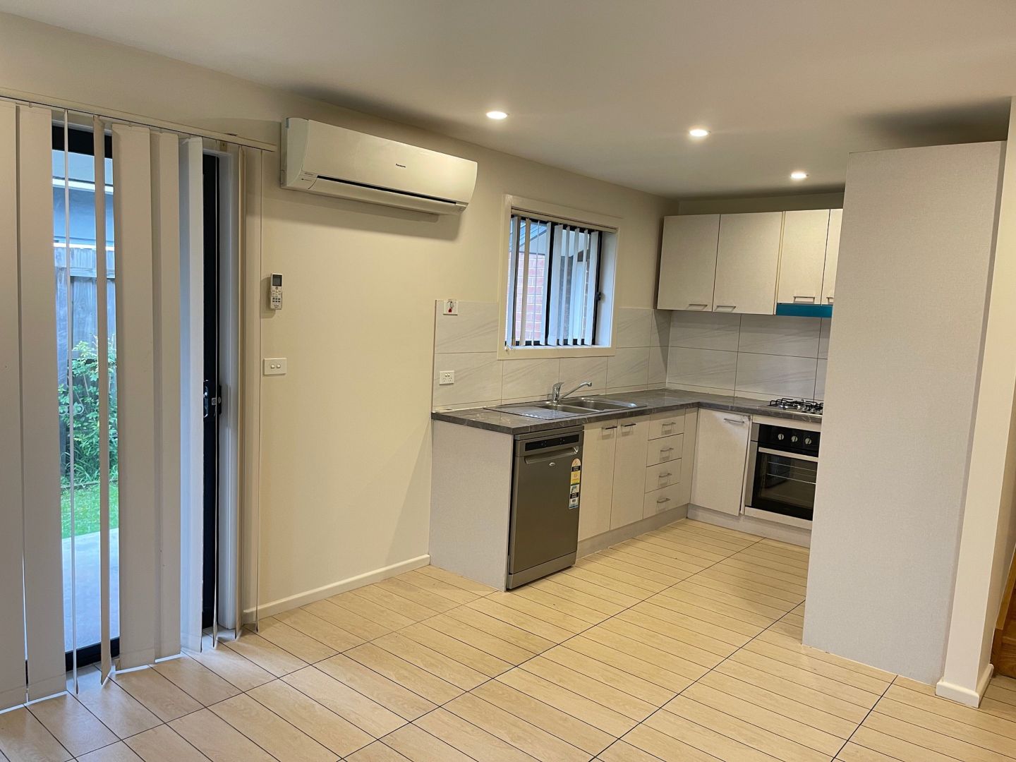 1/7 Wattle Drive, Doveton VIC 3177 - Townhouse For Rent | Domain