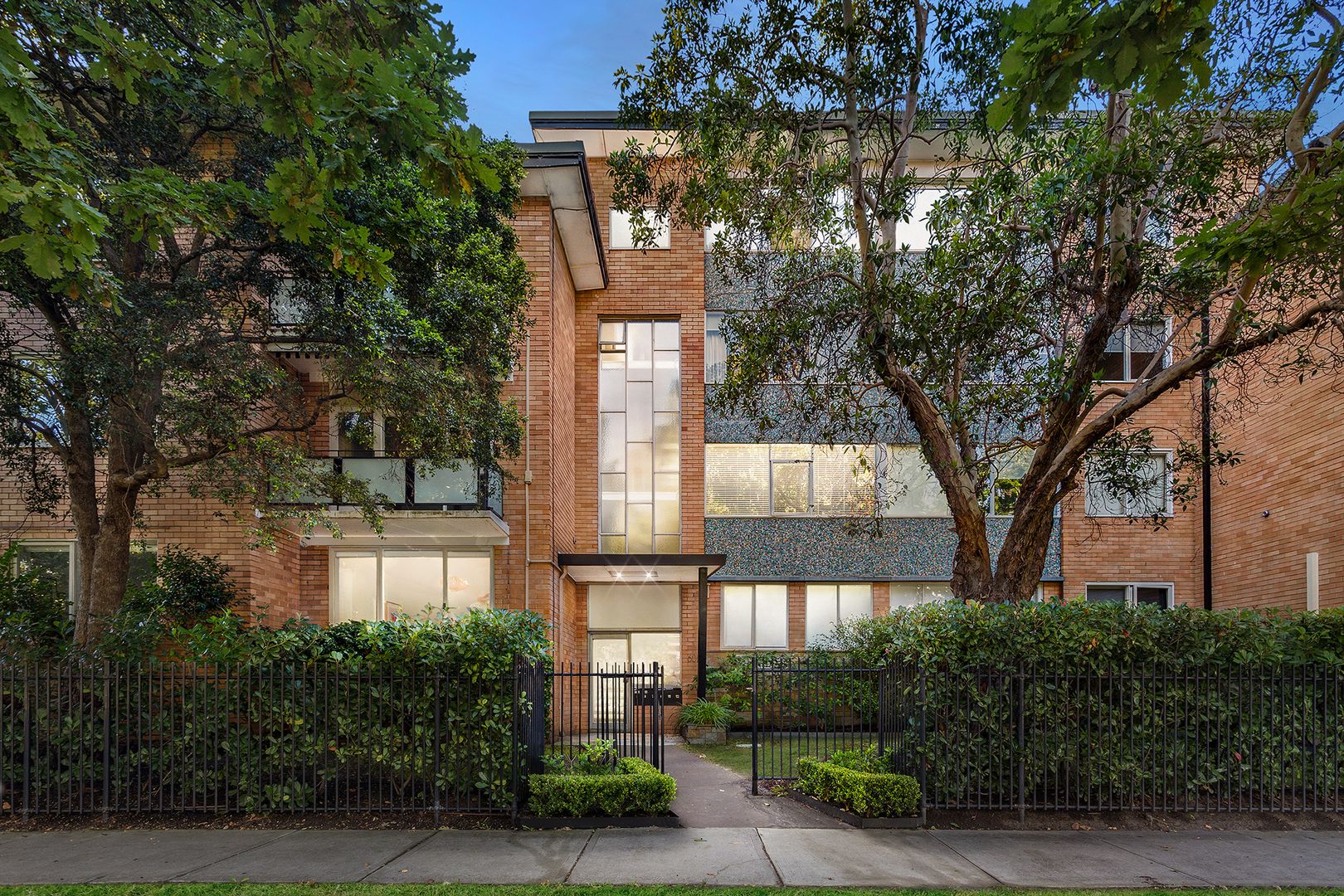 11/601 Toorak Road, Toorak | Property History & Address Research | Domain