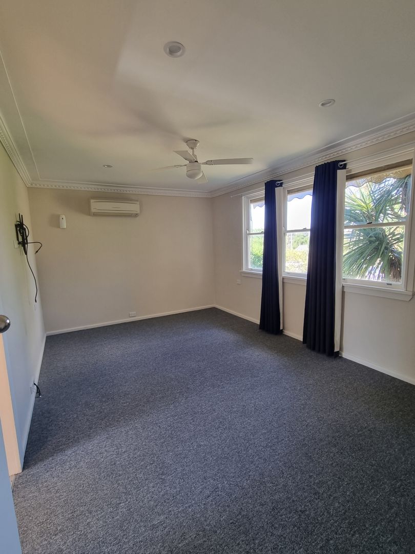 17 Grand Junction Road, Yass NSW 2582 - House For Rent | Domain