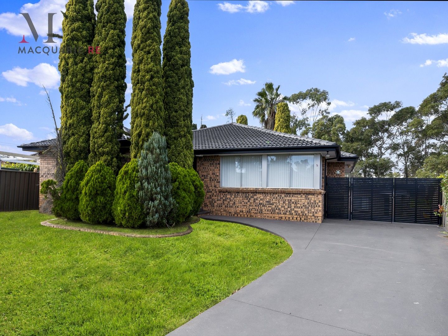 5 Robinson Close, Lurnea NSW 2170 | Domain