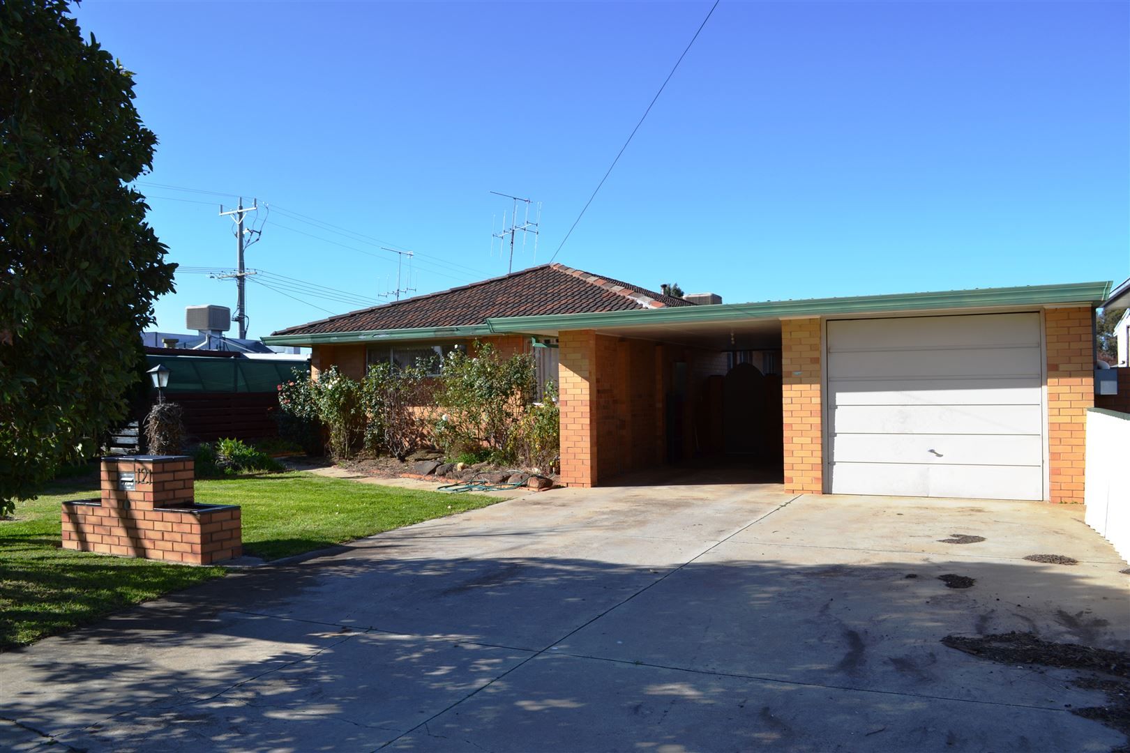 121 Cleeland Place, Kerang | Property History & Address Research | Domain