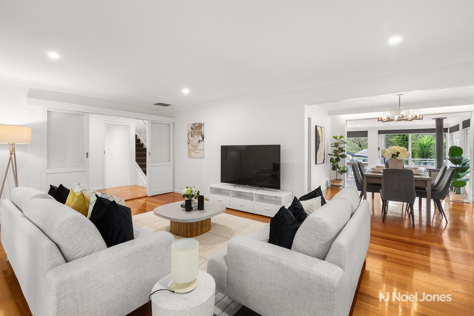 Sold 16 Rangeview Road, Donvale VIC 3111 on 11 Nov 2023 - 2018838156 ...