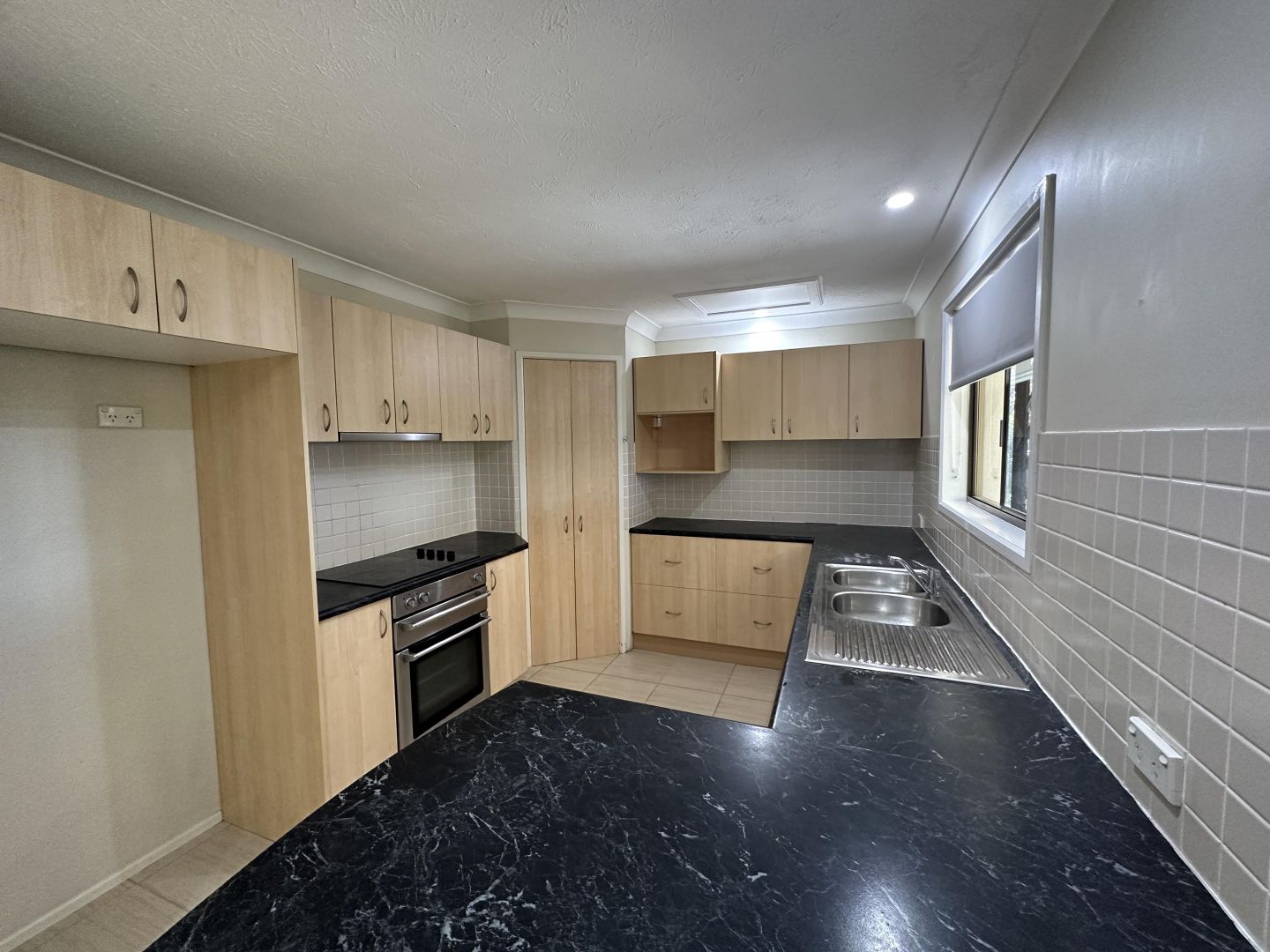 15 Hood Court, Mermaid Waters QLD 4218 - House For Rent - $1,150 | Domain