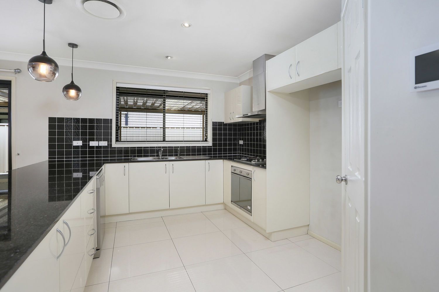 75 Damien Drive, Parklea NSW 2768 - House For Rent | Domain