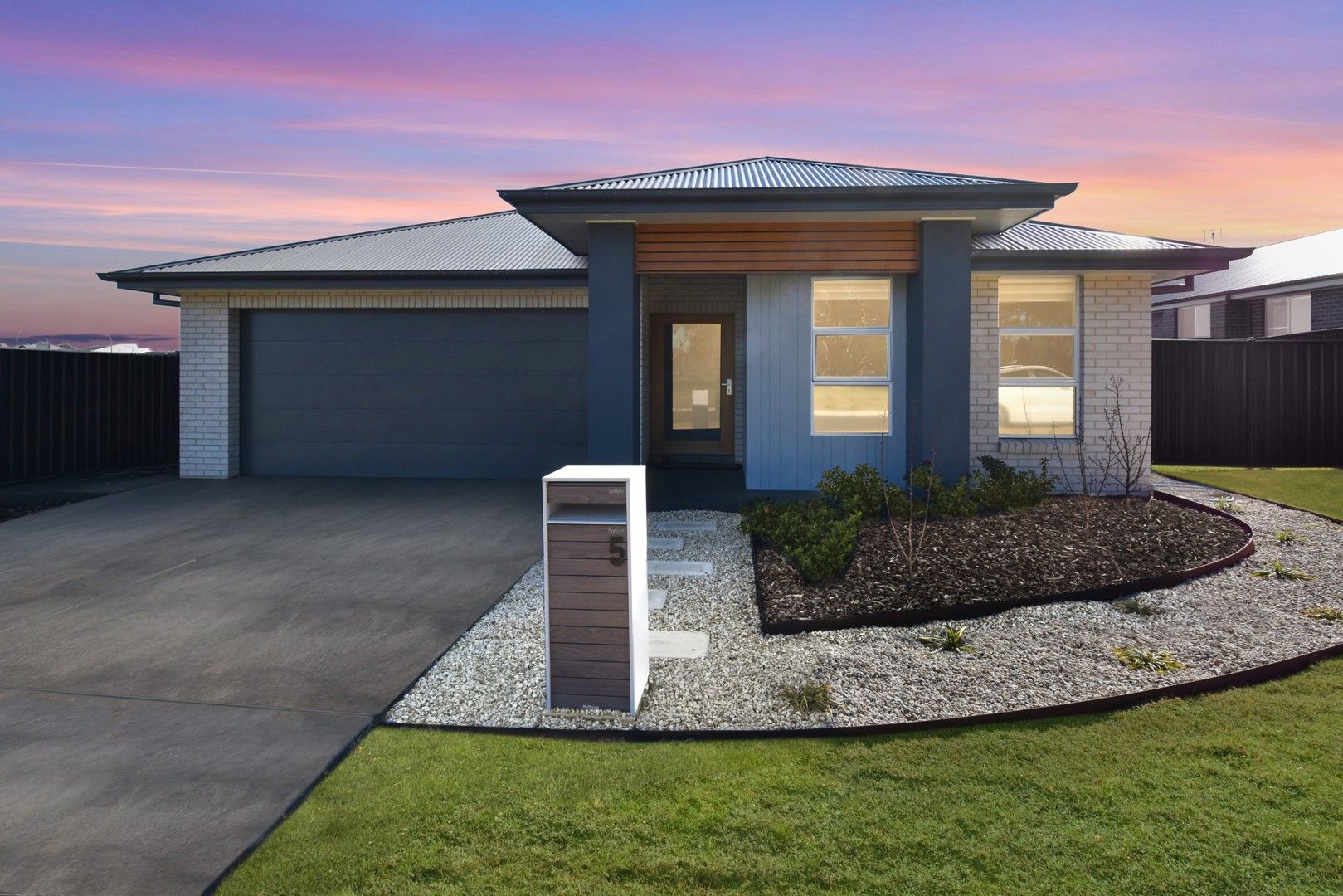 5 Dolomite Way, Orange NSW 2800 - House For Rent | Domain