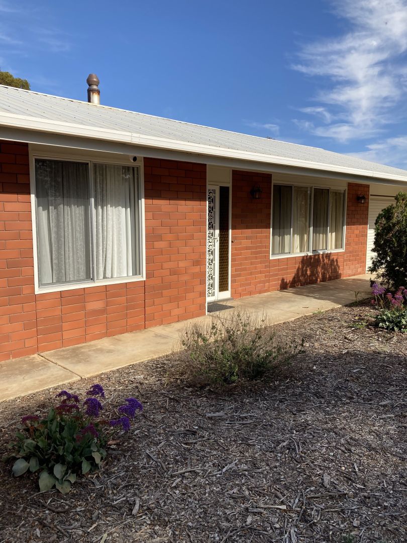 204 Badcoe Road, Loxton SA 5333 - House For Rent | Domain