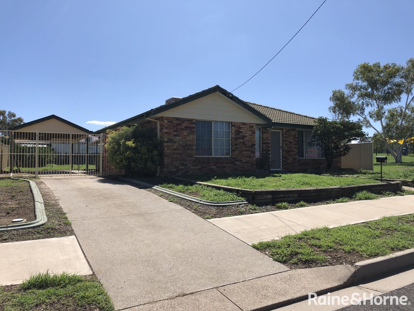 15 Macgregor Street, West Tamworth | Property History & Address ...