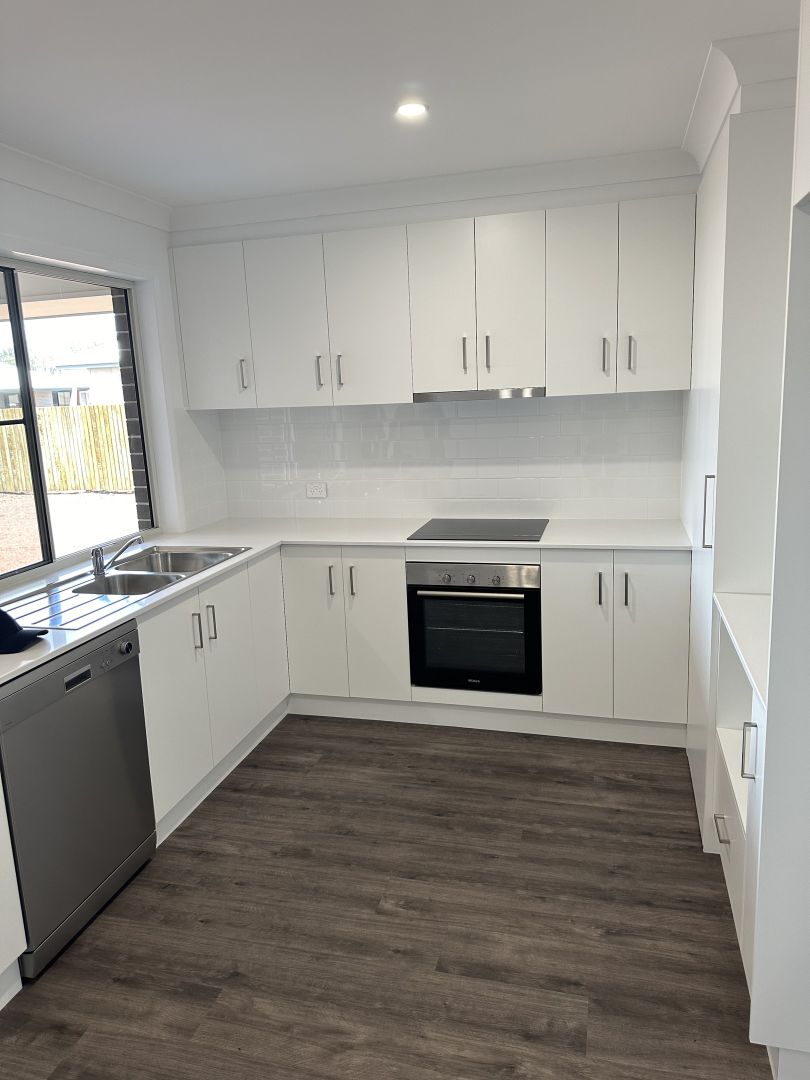 37 Abbeyfeale Circuit, Meringandan West QLD 4352 - House For Rent ...