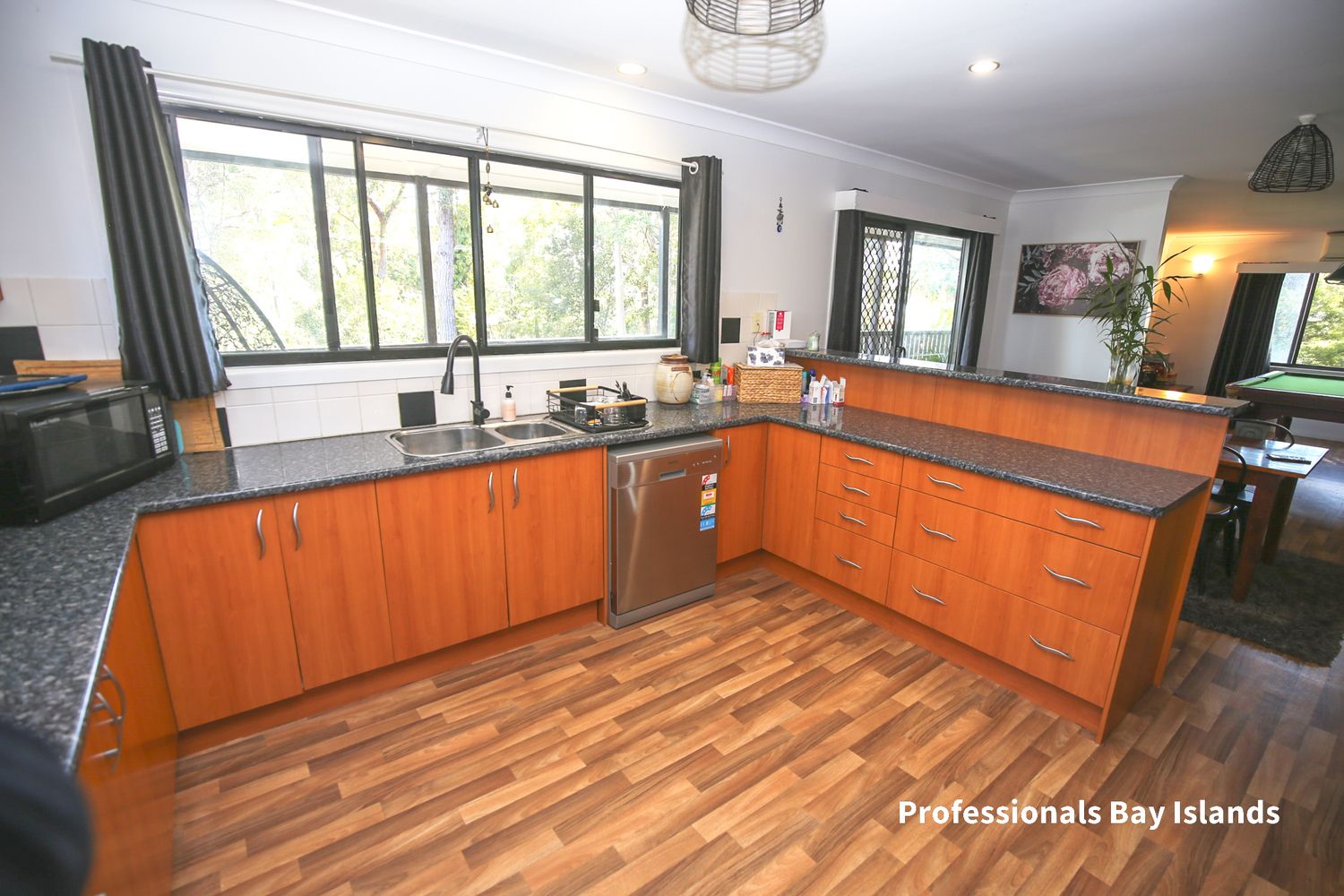 10 Curlew Street, Macleay Island QLD 4184 | Domain