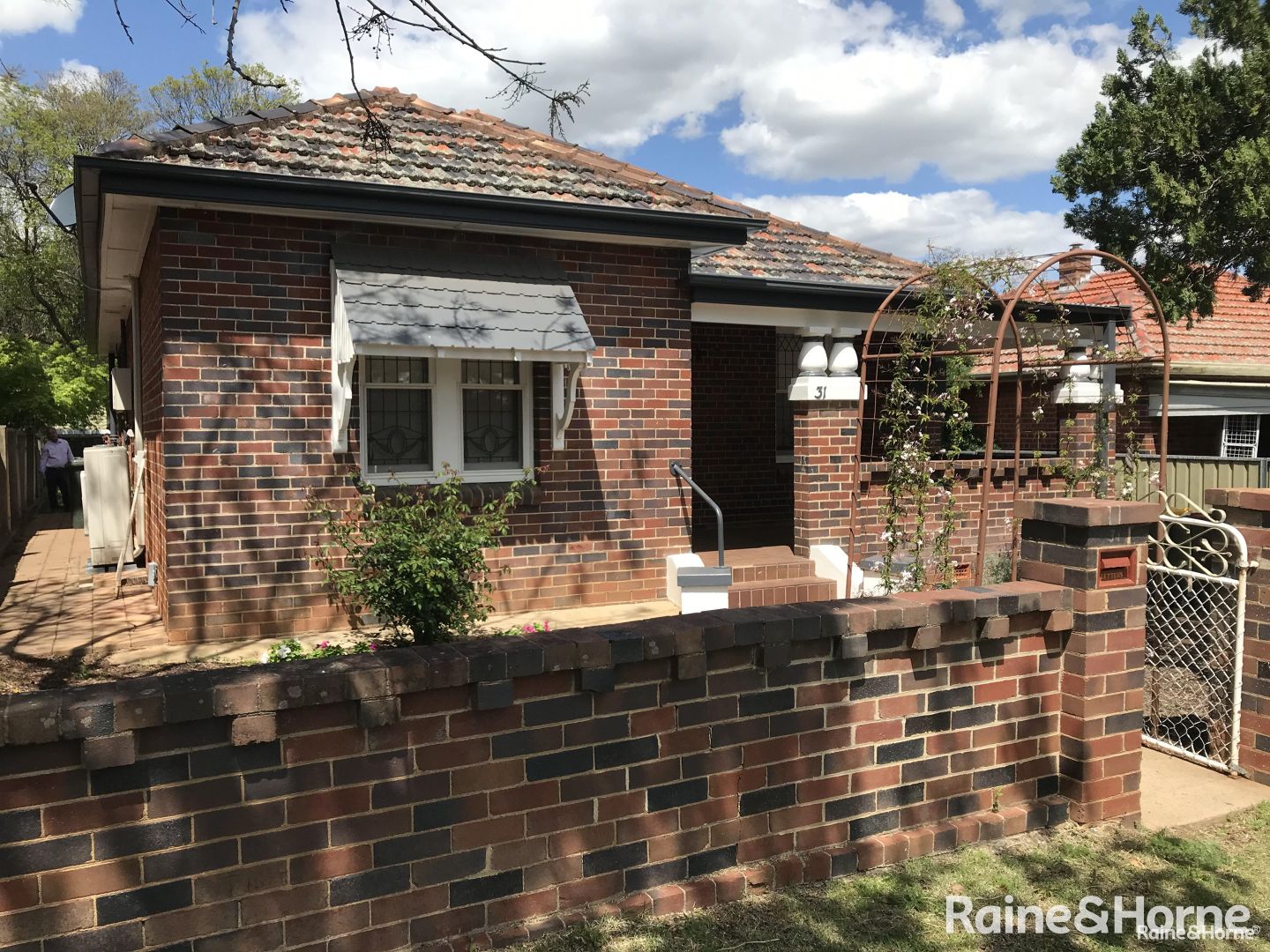 31 Roderick Street, Tamworth | Property History & Address Research | Domain
