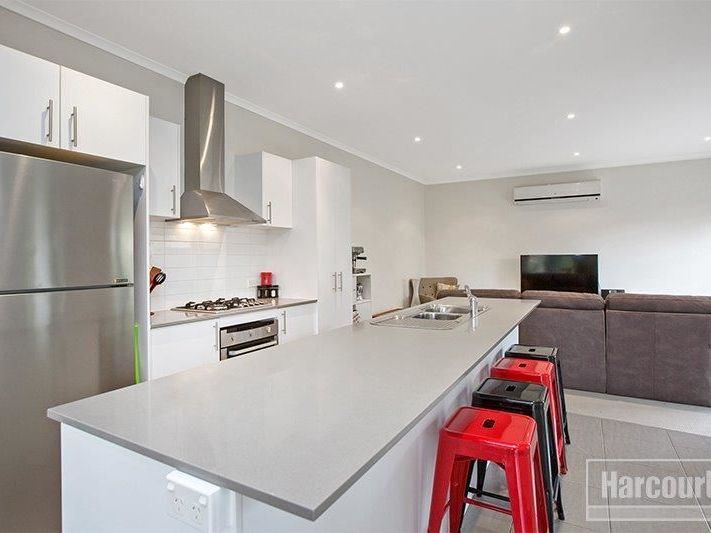9/11 Howqua Place, Pakenham VIC 3810 - Townhouse For Rent | Domain