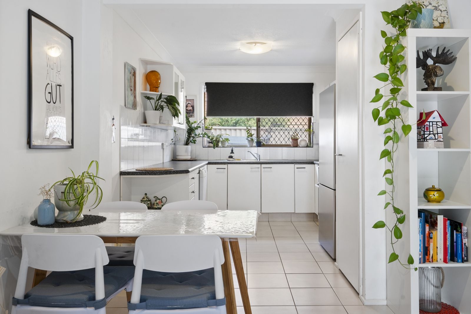 2/4 Angie Court, Mermaid Waters QLD 4218 - Townhouse For Rent - $695 ...