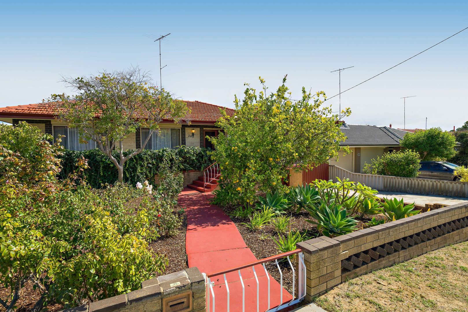 209 Rockingham Road, Hamilton Hil | Property History & Address Research ...