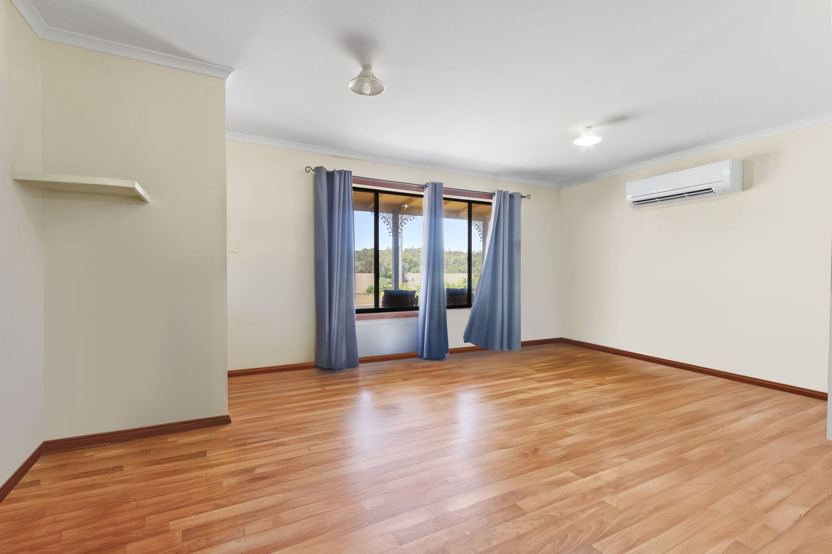 9 Meakes Street, Hay NSW 2711 | Domain