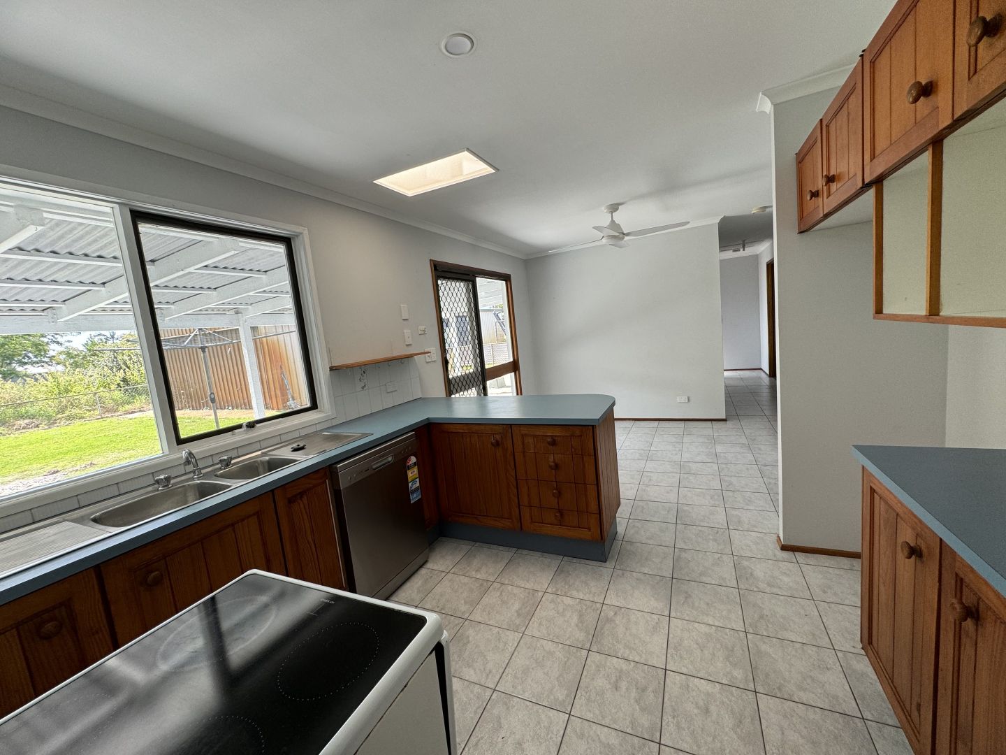 Beachmere QLD 4510 - 3 beds house for Rent, $550 - 16993599 | Domain