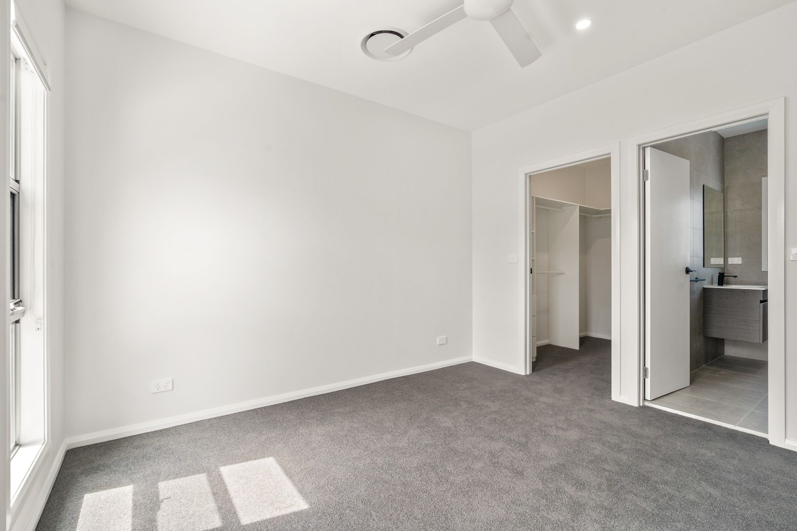 1/18 Phillips Avenue, West Wollongong NSW 2500 - Townhouse For Rent ...