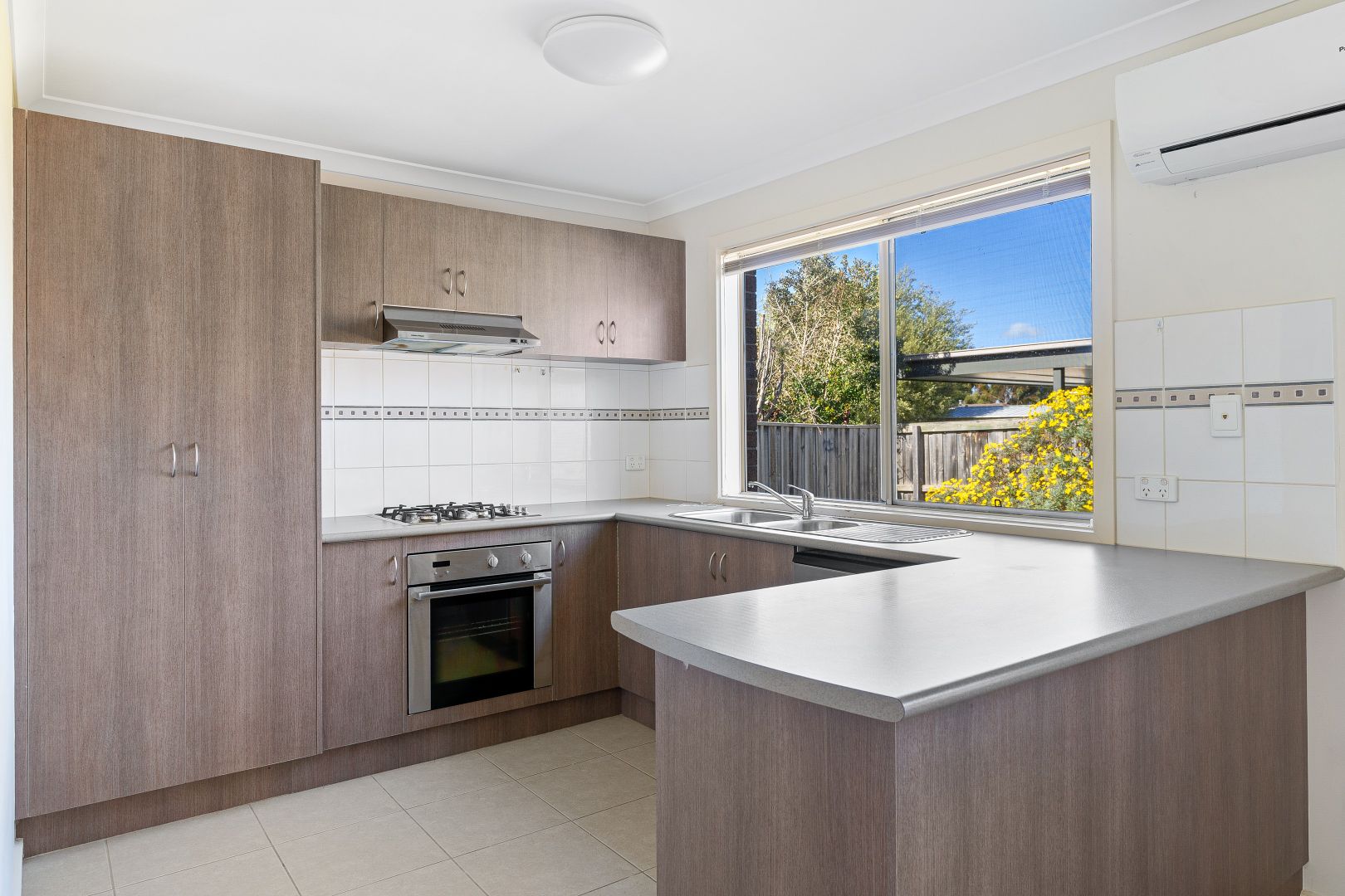 12 Caitlyn Street, Sunbury VIC 3429 - House For Rent - $450 | Domain