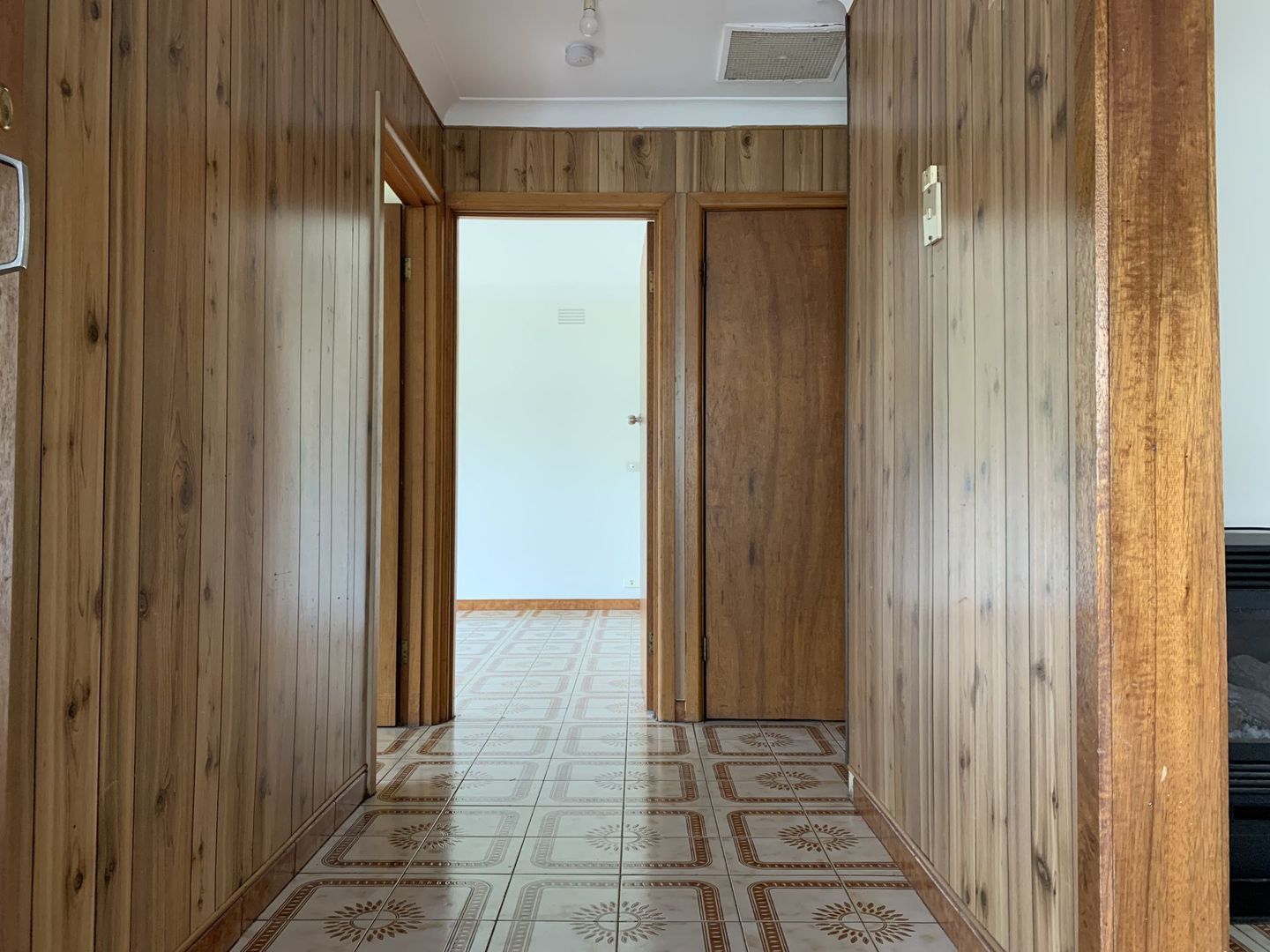 1 Lloyd Avenue, Epping VIC 3076 - House For Rent - $410 | Domain