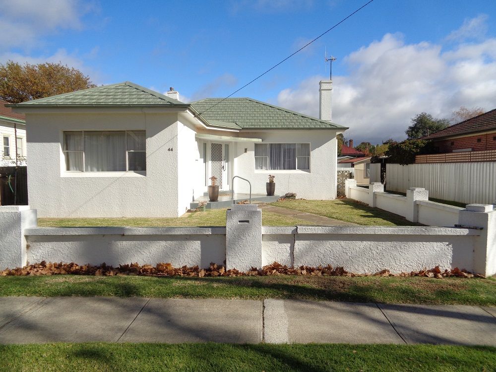 44 Victoria Street, Goulburn NSW 2580 - House For Rent - $470 | Domain