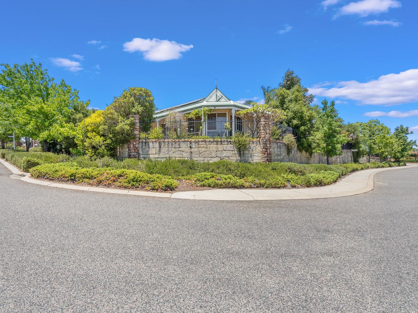 2 Dawnview Rise, Ellenbrook WA 6069 | Domain