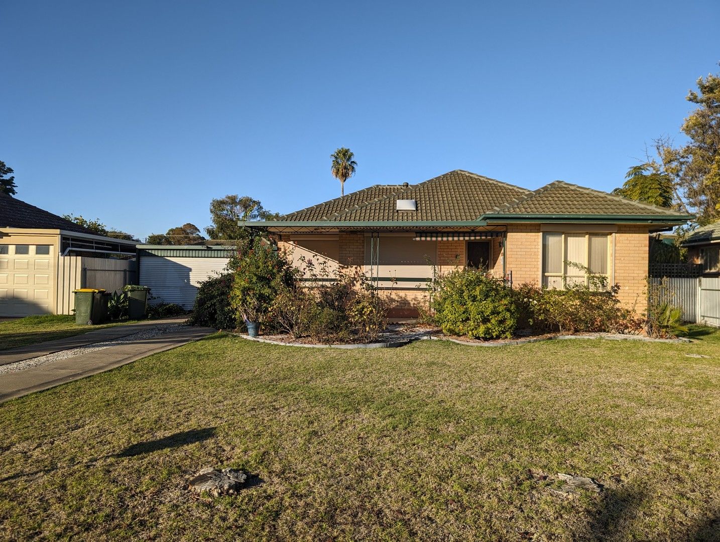 16 Warwick Grove, Morphett Vale SA 5162 - House For Rent - $550 | Domain