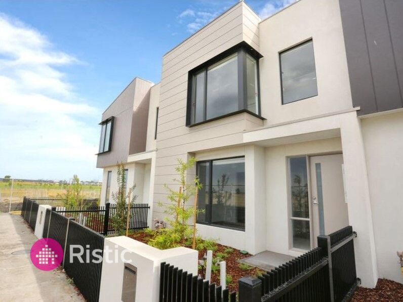 10 Catherine Walk, Wollert VIC 3750 - Townhouse For Rent | Domain