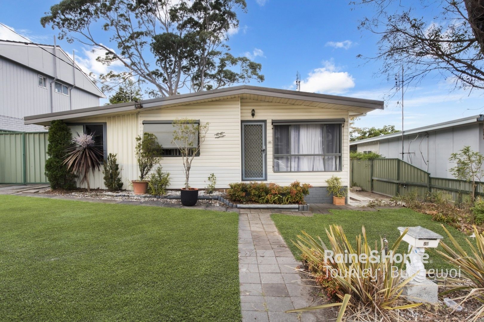 55 Woodlawn Drive, Budgewoi NSW 2262 - House For Rent | Domain