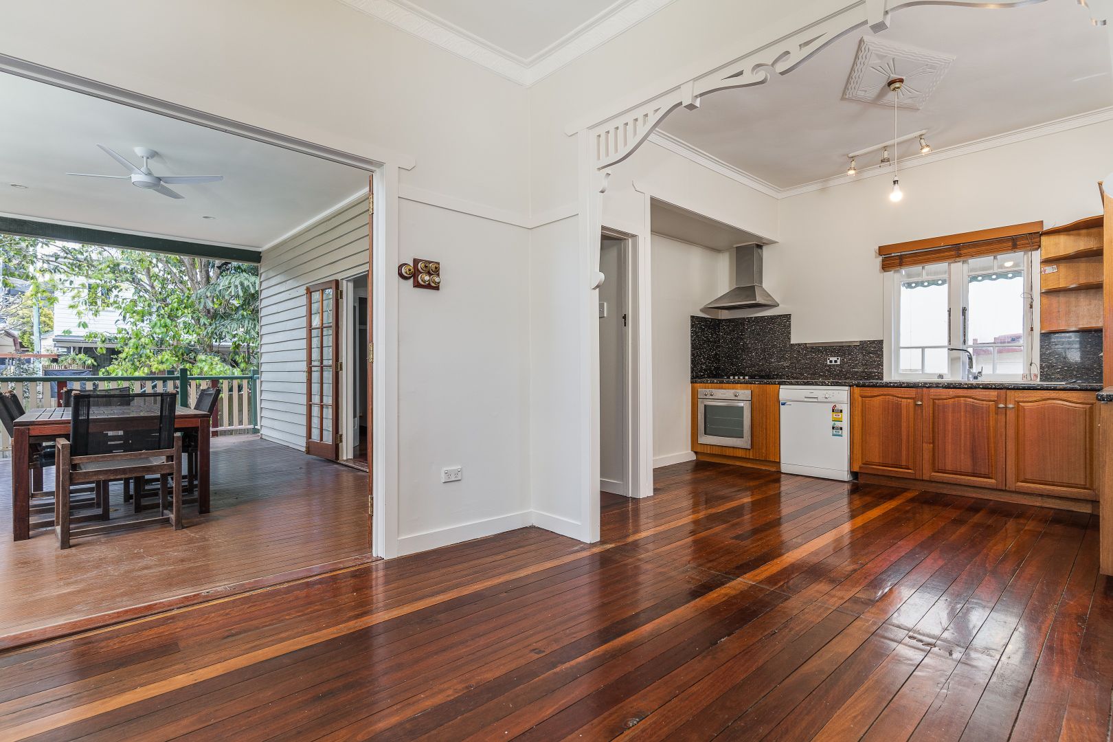 Woolloongabba QLD 4102 - 2 beds house for Sale, Offers closing Friday ...