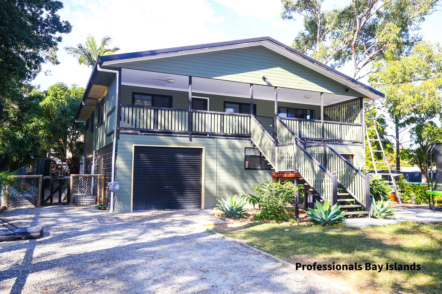10 Curlew Street, Macleay Island QLD 4184 | Domain