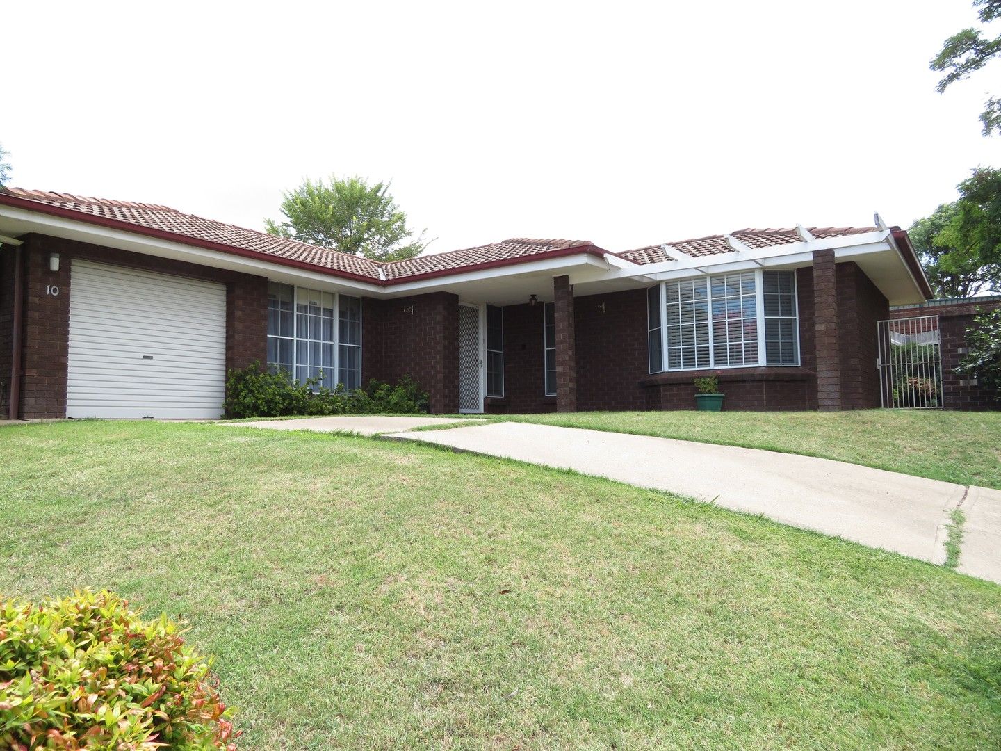 10 Cardew Close, Bathurst NSW 2795 - House For Rent | Domain