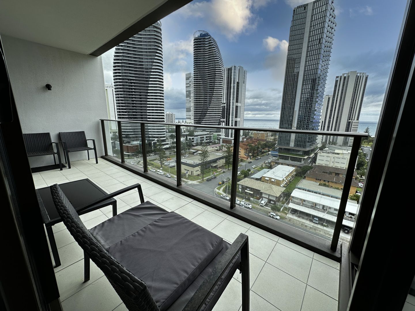 1304/2663 GOLD COAST HIGHWAY, Broadbeach QLD 4218 - Apartment For Rent ...