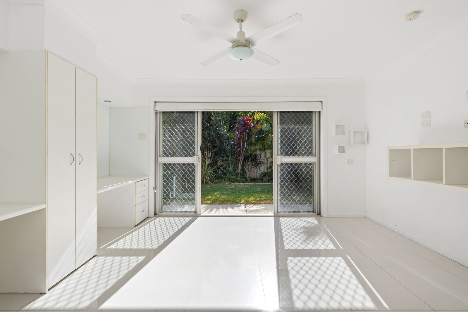 10 Mina Place, Southport QLD 4215 - House For Rent - $1,200 | Domain