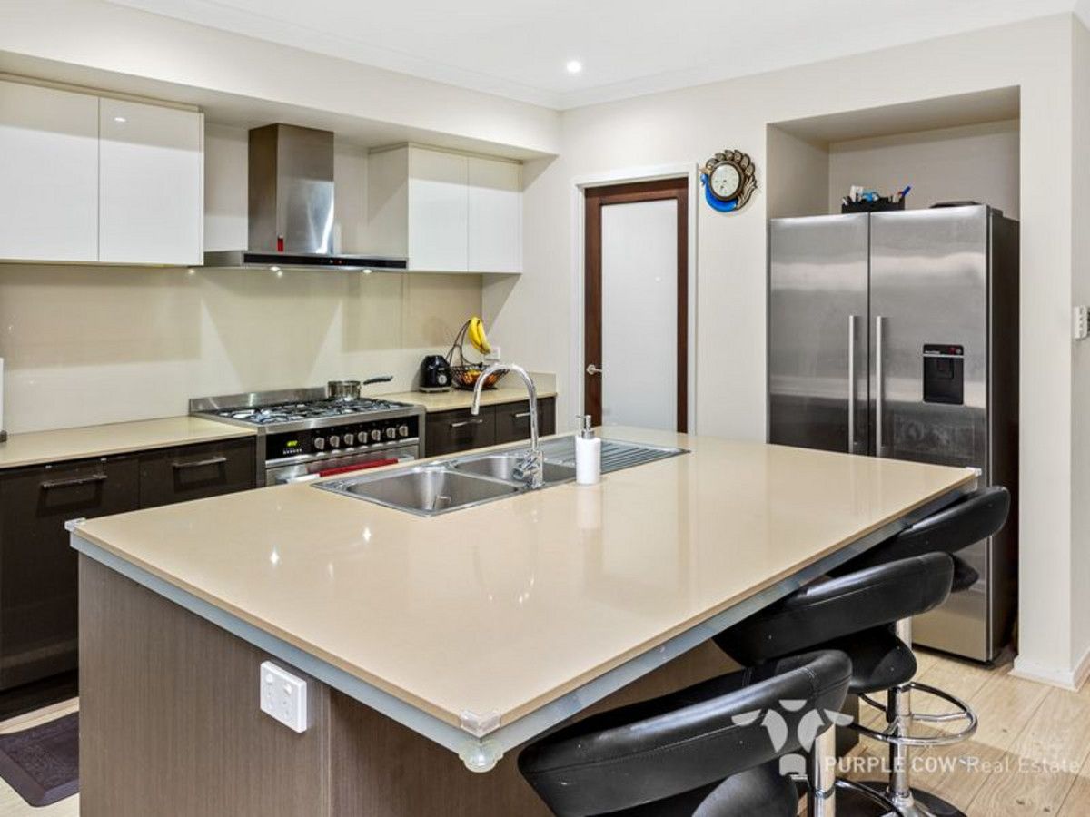 3 Crest Street, Springfield Lakes QLD 4300 - House For Rent | Domain