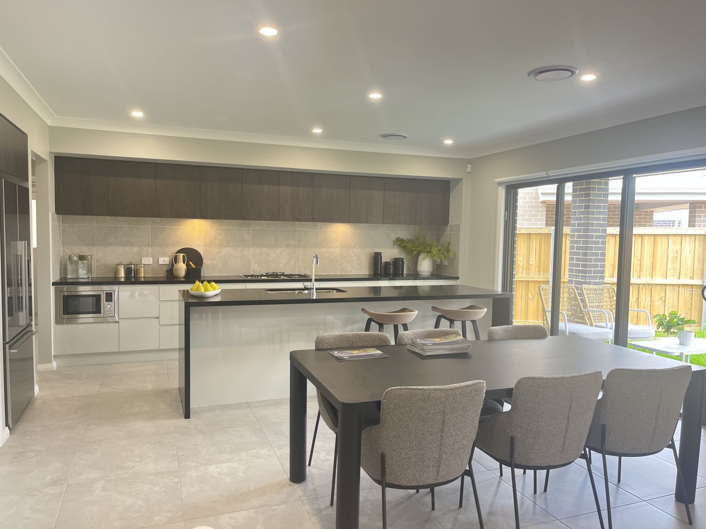 LUXURY HOME OFFERS 4 BED+HOME THEATRE AND MUCH MORE, Gables NSW 2765 ...