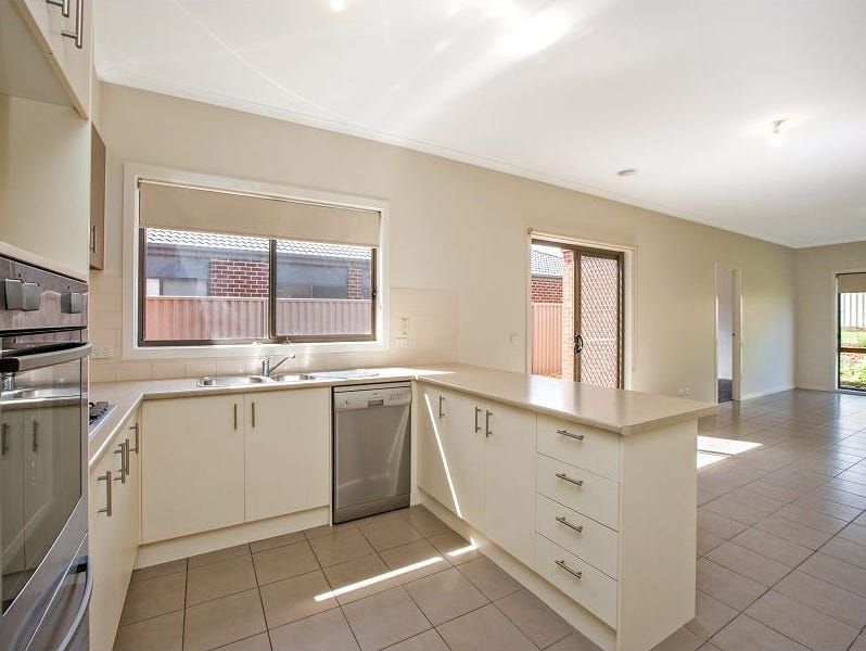 9 Quirk Road, Pakenham VIC 3810 - House For Rent | Domain