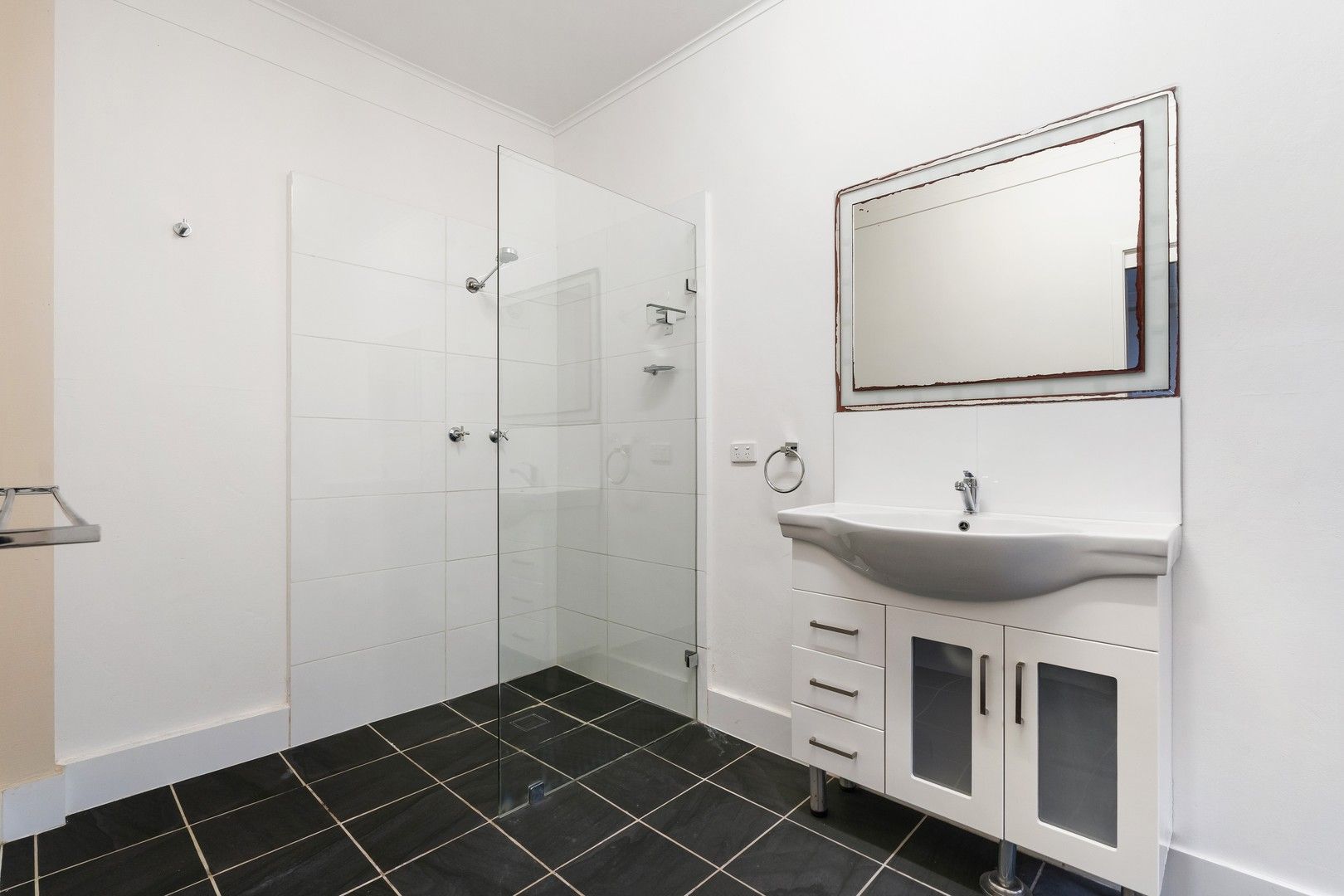 3/35 Staff Street, Wollongong NSW 2500 - Apartment For Rent | Domain