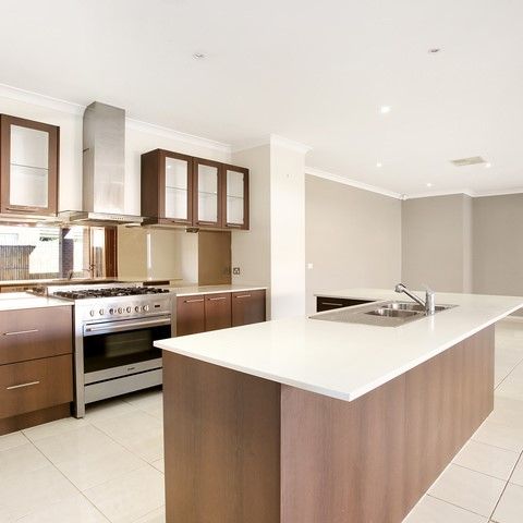 4 Misty Close, Berwick VIC 3806 - House For Rent | Domain