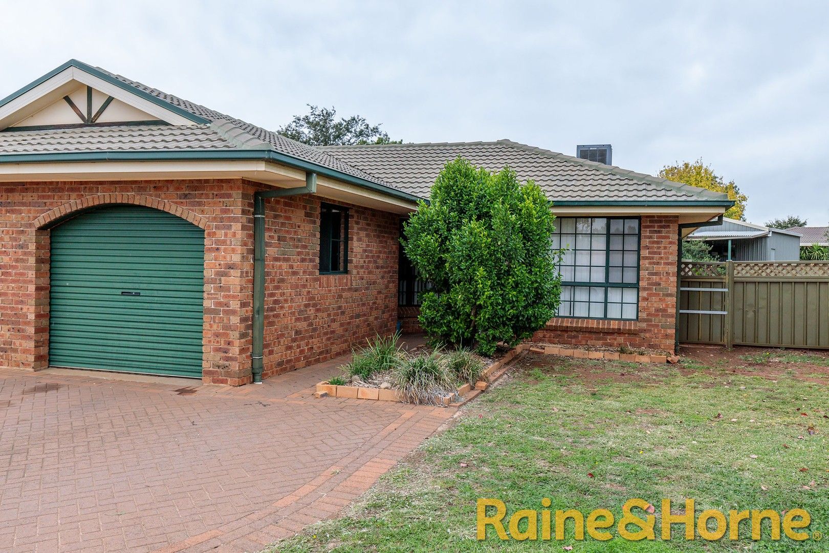 12 Paul McLean Place, Dubbo NSW 2830 - Duplex For Rent - $450 | Domain