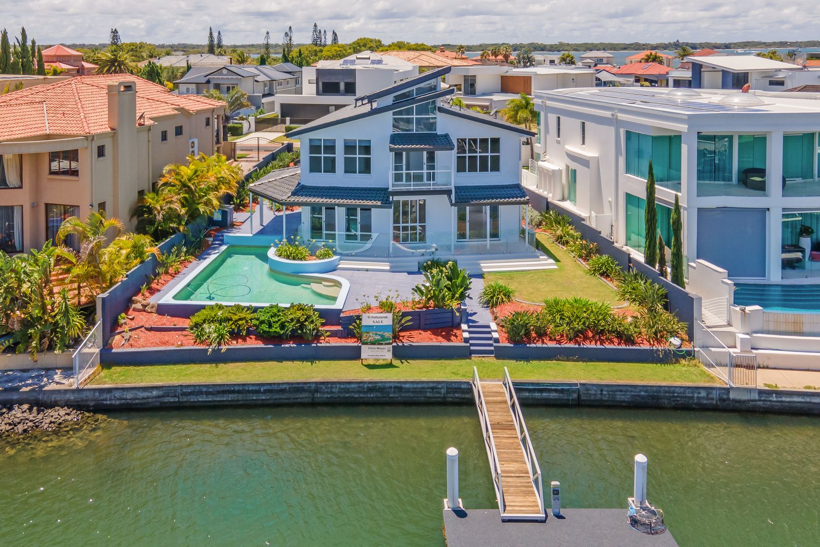 21 Queen Guineveres Place, Sovereign Islands QLD 4216 | Domain