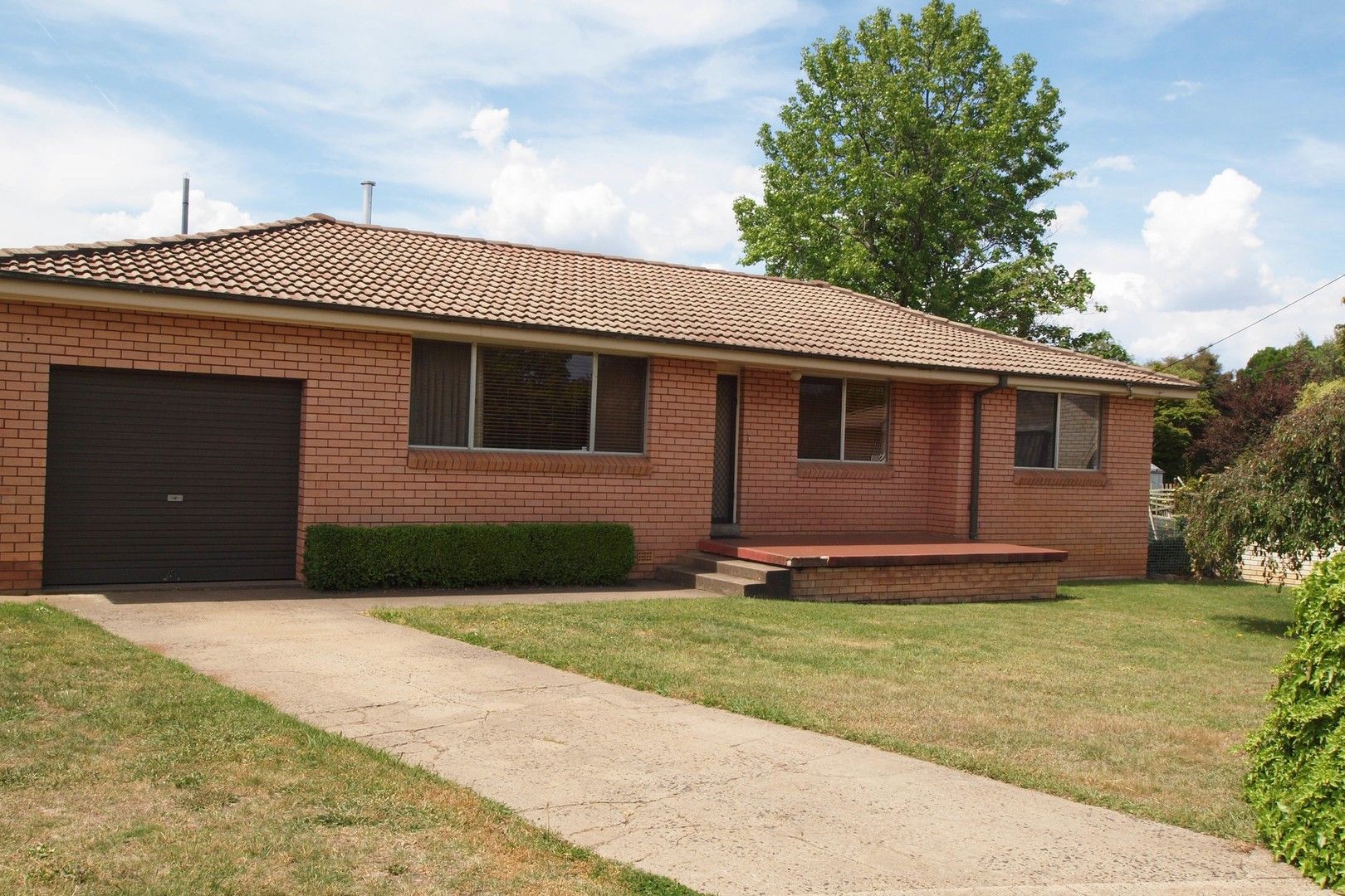 17 James Cook Crescent, Orange NSW 2800 - House For Rent | Domain