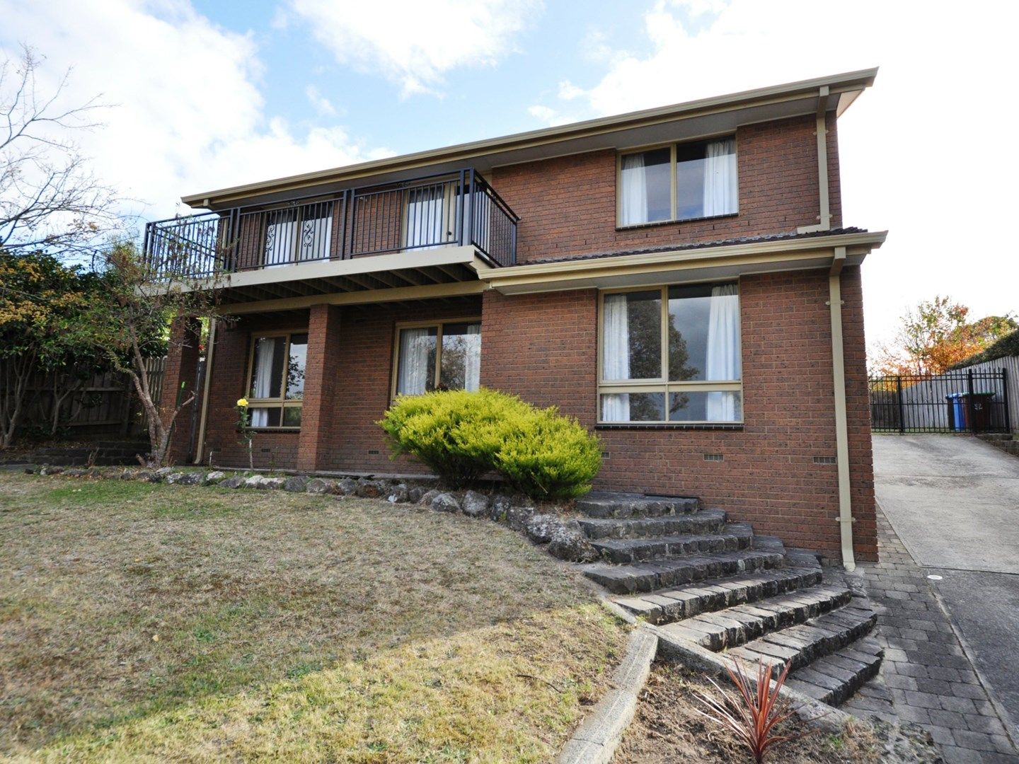 69 Chalcot Drive, Endeavour Hills VIC 3802 - House For Rent - $430 | Domain