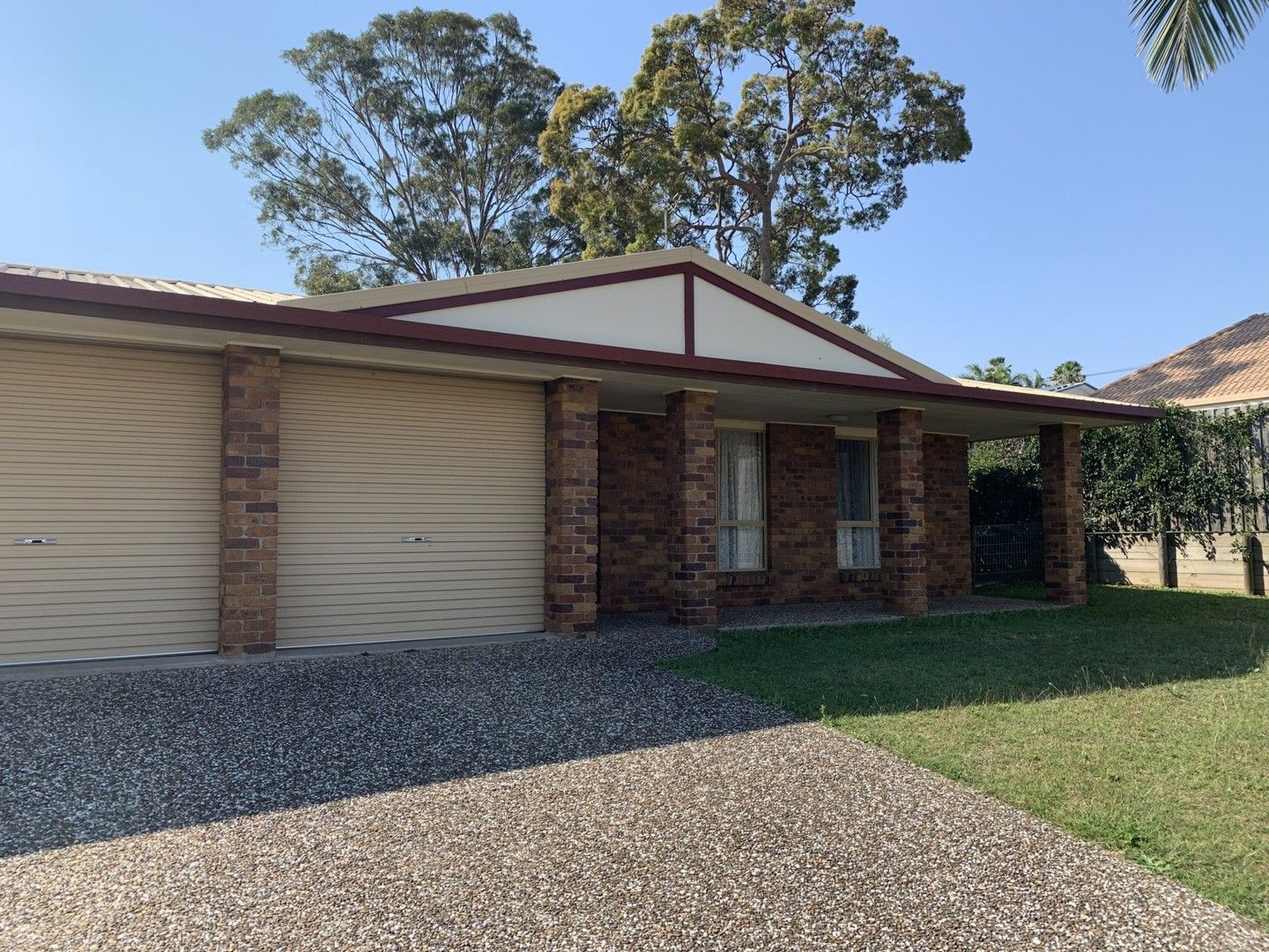 4 Weatherly Court, Clinton | Property History & Address Research | Domain