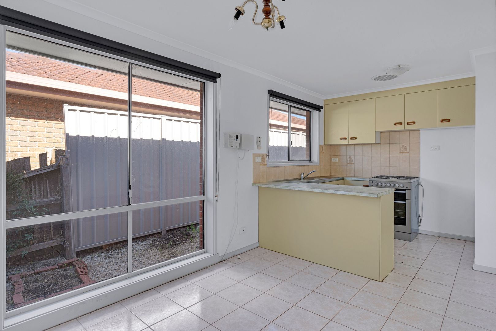 33 Kimberley Road, Werribee VIC 3030 - House For Rent - $370 | Domain