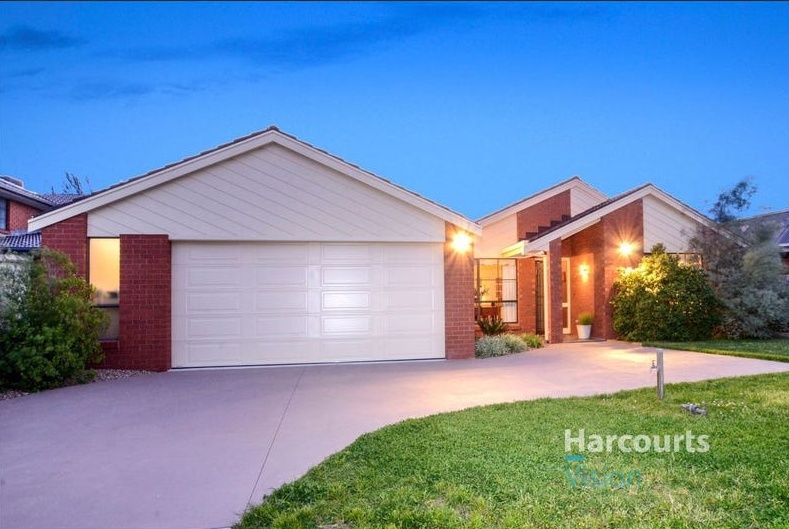 15 Saratoga Crescent, Keilor Downs VIC 3038 - House For Rent - $610 | Domain