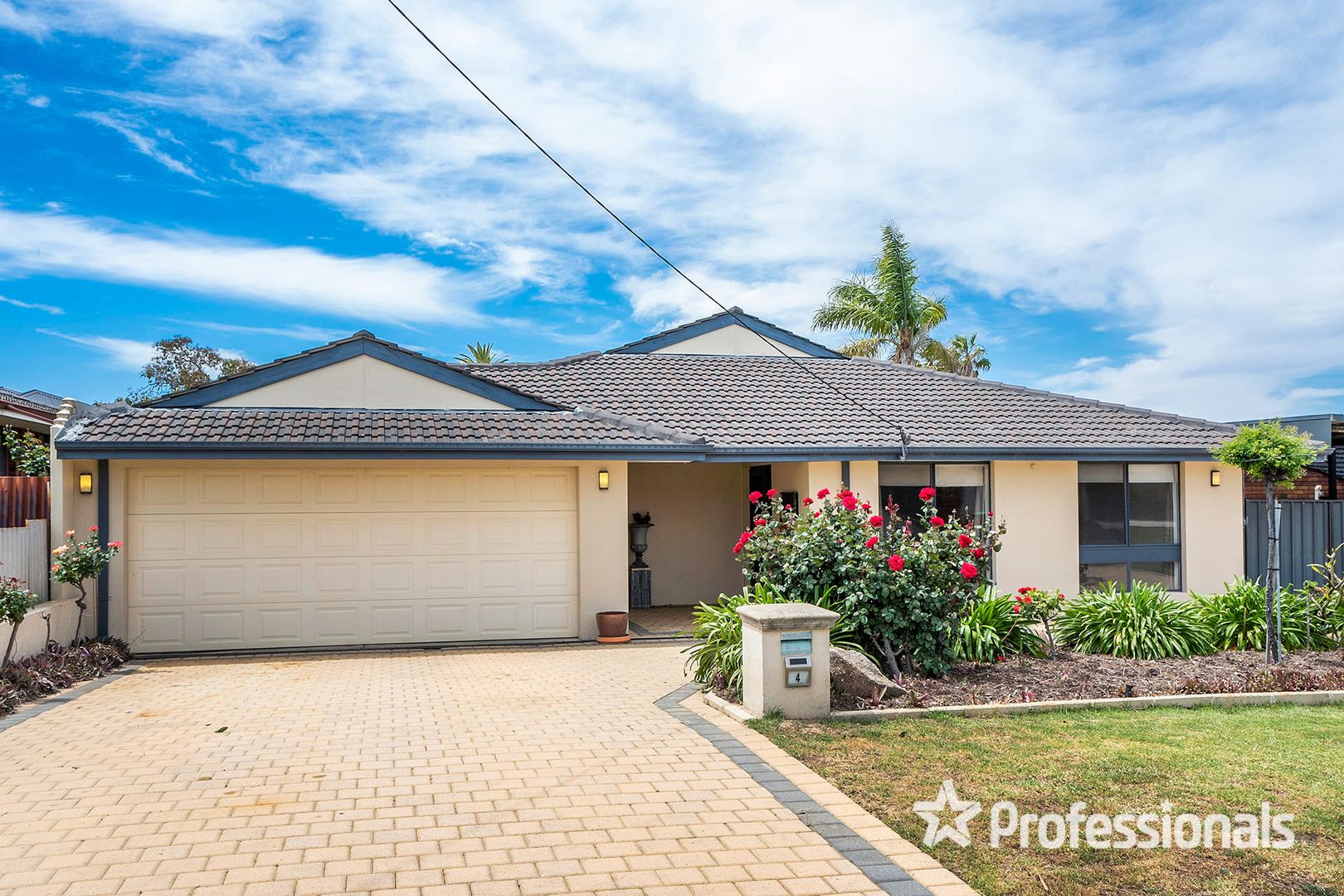 Sold 4 Redfin Crescent, Beldon WA 6027 on 10 Jan 2024 - 2018863623 | Domain