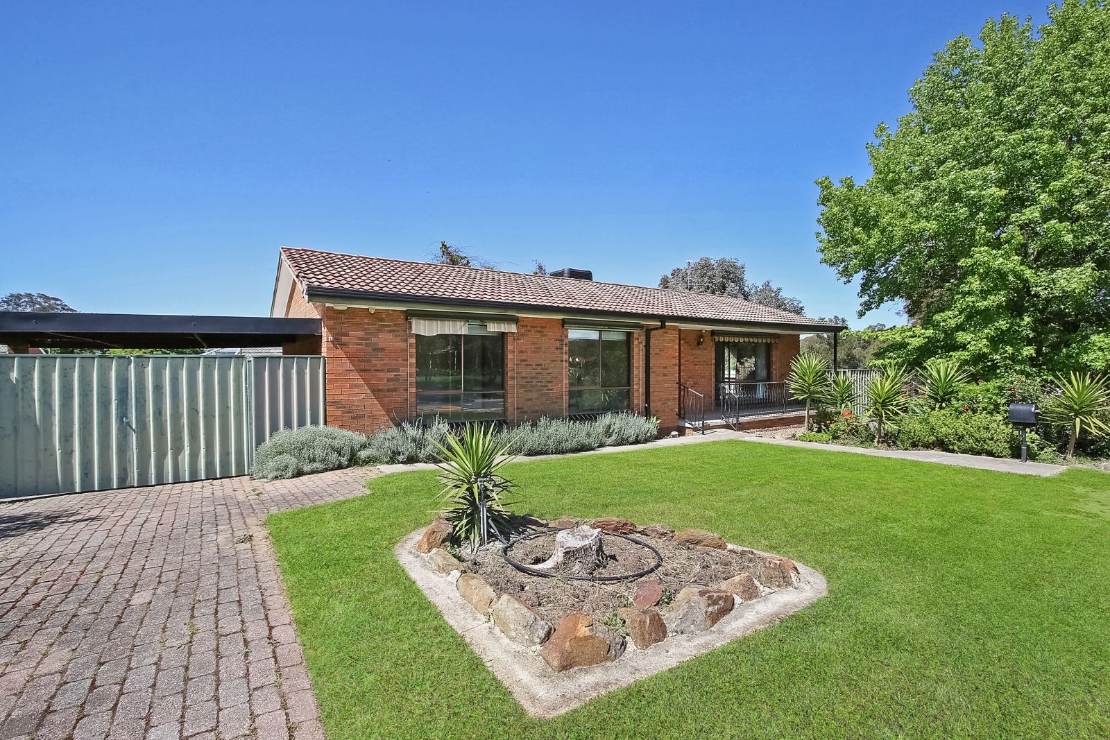 2 Curringa Place, Springdale Heights NSW 2641 - House For Rent - $390 ...