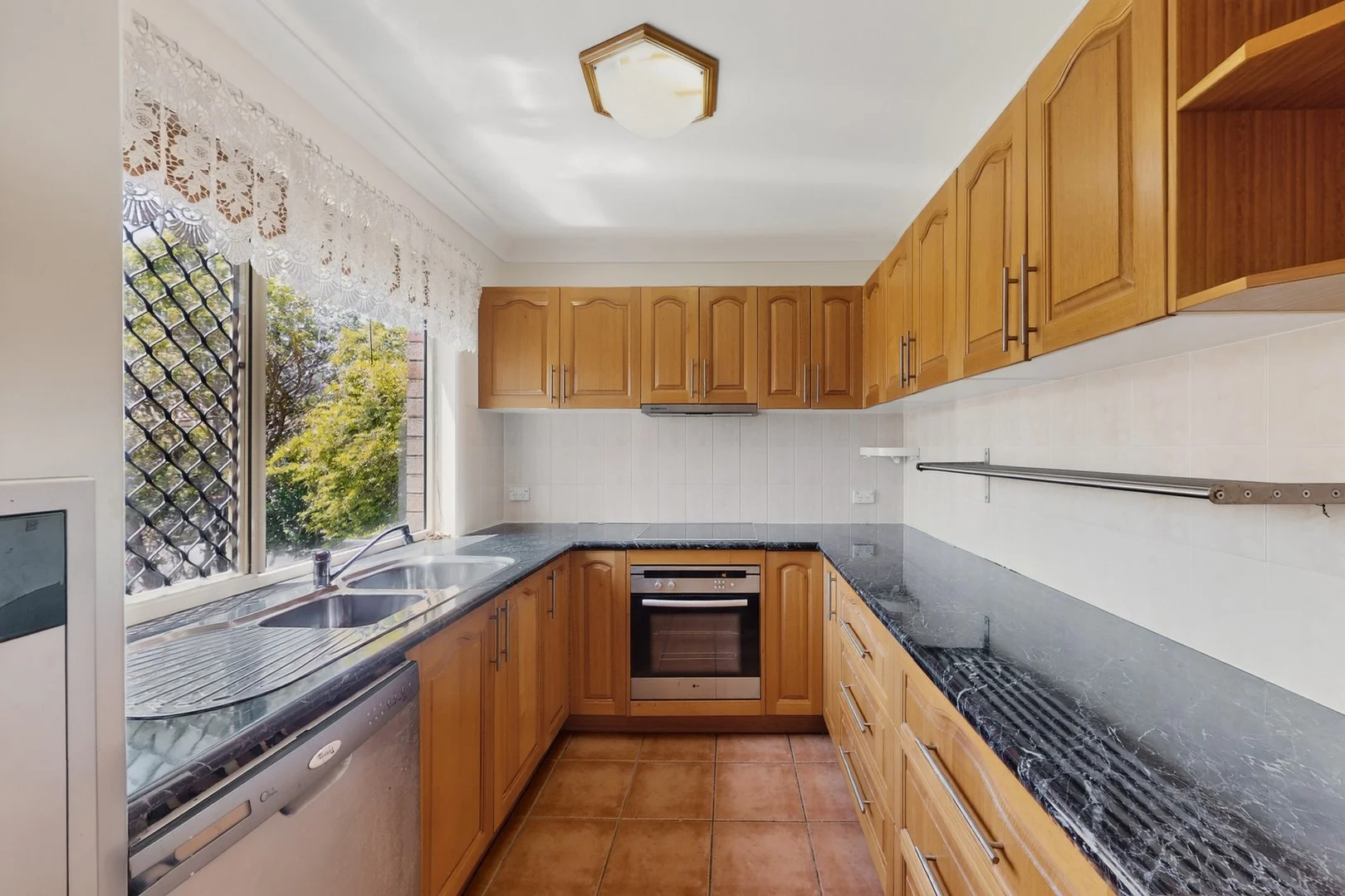 4/15-17 Vera Street, Greenslopes QLD 4120 - Townhouse For Rent - $750 ...