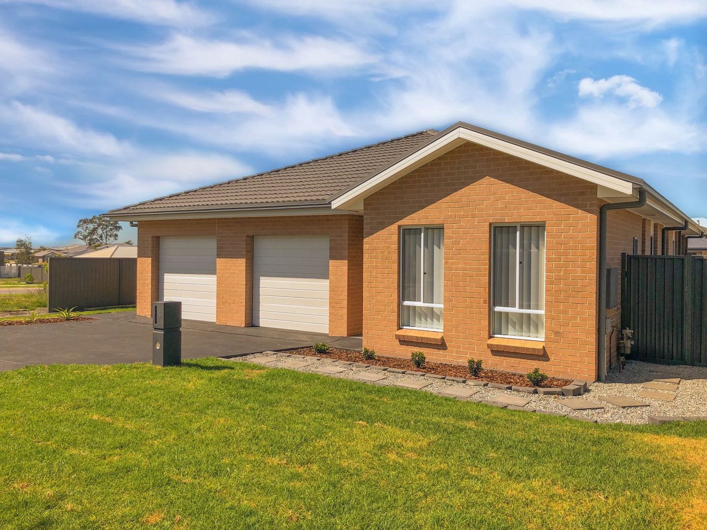 5 Morecambe Circuit, Thornton | Property History & Address Research ...