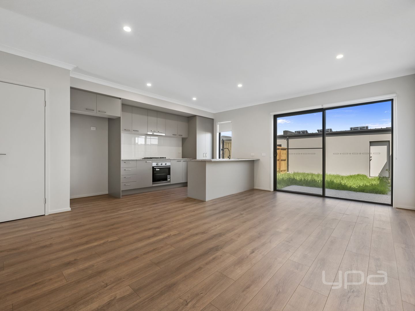 20 Longtown Road, Thornhill Park VIC 3335 - Townhouse For Rent | Domain
